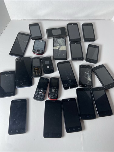 lot of 25 Old cell phones Motorola Alcatel LG Some Chargers Includ For ...