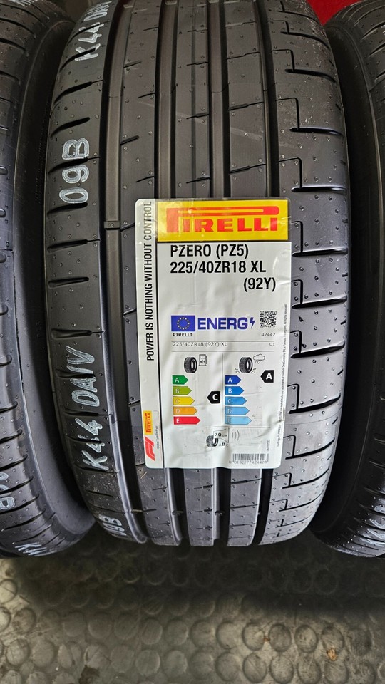 Pirelli P Zero 225 40 Zr18