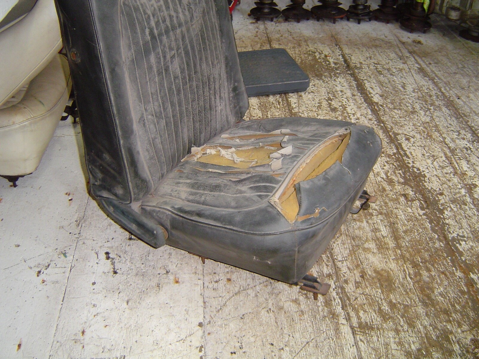 1968-1969 Ford Mustang right front seat single post headrest complete ...