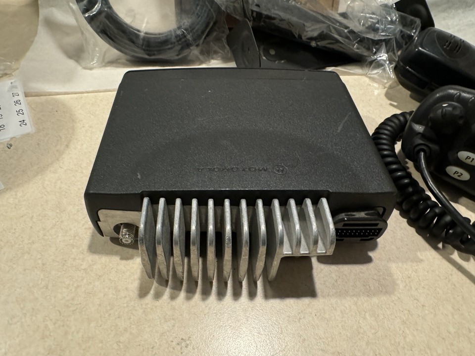 Motorola CDM1550 LS+ UHF (403-470) 25W 16 Chan Remote Mount Mobile Two ...