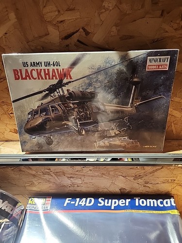 US Army UH-60L Blackhawk Minicraft Model Kits 1/48th Scale 11621 ...