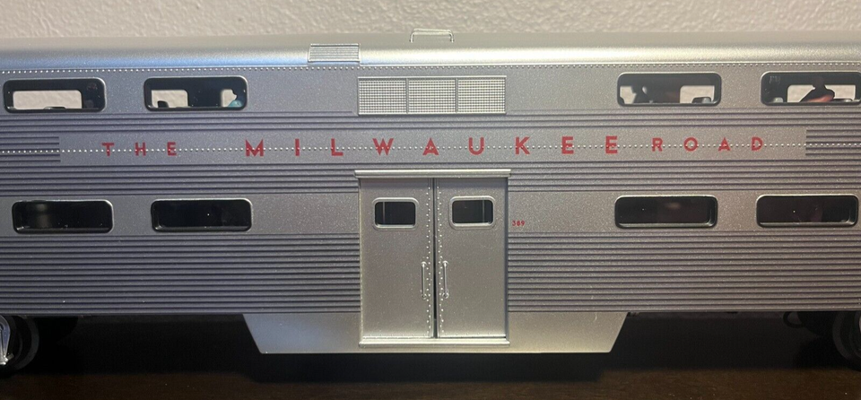 MTH Premier 20-64259 Milwaukee Road 4-Car 70' Bi-Level Passenger Set ...