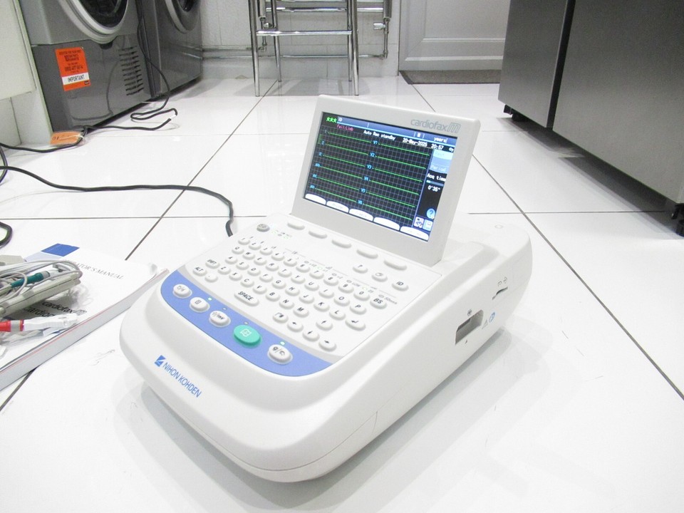 NIHON KOHDEN CARDIOFAX M ECG-2350 K PATIENT 7" ELECTROCARDIOGRAPH EKG ...