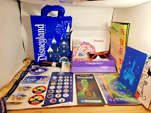 Disneyland Magic Key & Disneyworld Lot of Guides,Magnets,Stickers ...