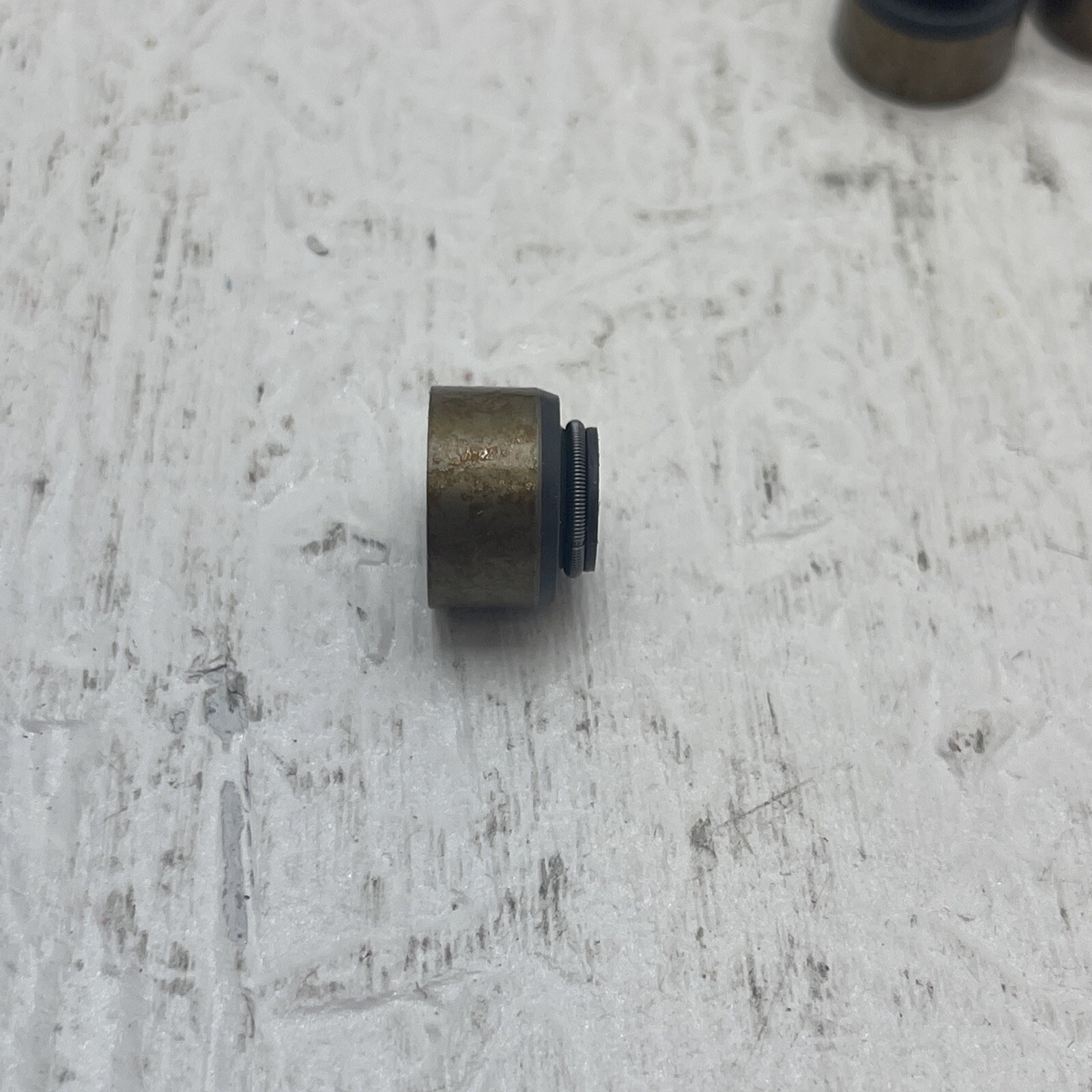 (24) Engine Valve Stem Oil Seal For 1993-2002 Hyundai Accent Scoupe ...