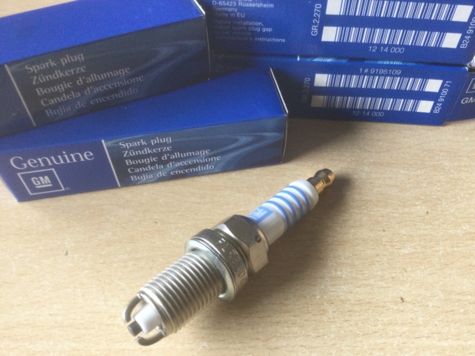 4 GENUINE VAUXHALL CAVALIER VECTRA B ANTARA CORSA CALIBRA SPARK PLUGS ...