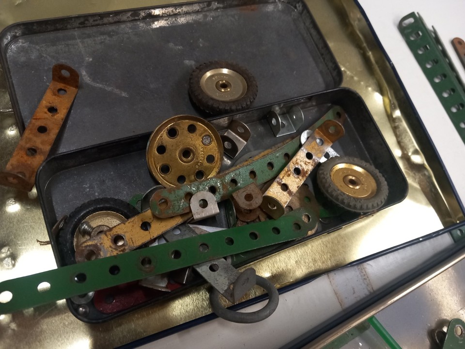JOB LOT,VINTAGE 1930s MECCANO PARTS: wheels/tin PLATE/FLANGE lengths ...