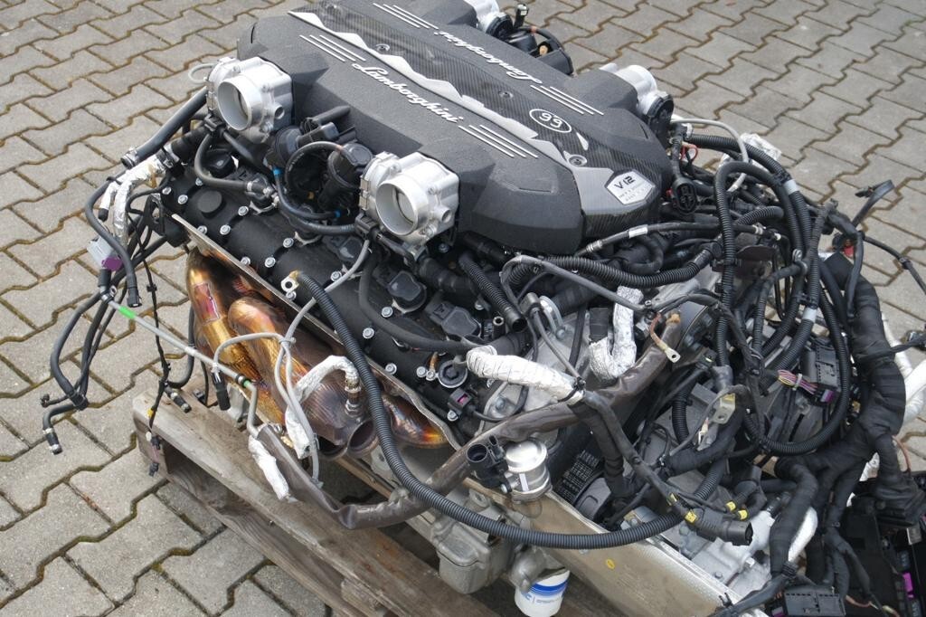 Lamborghini Aventador Engine