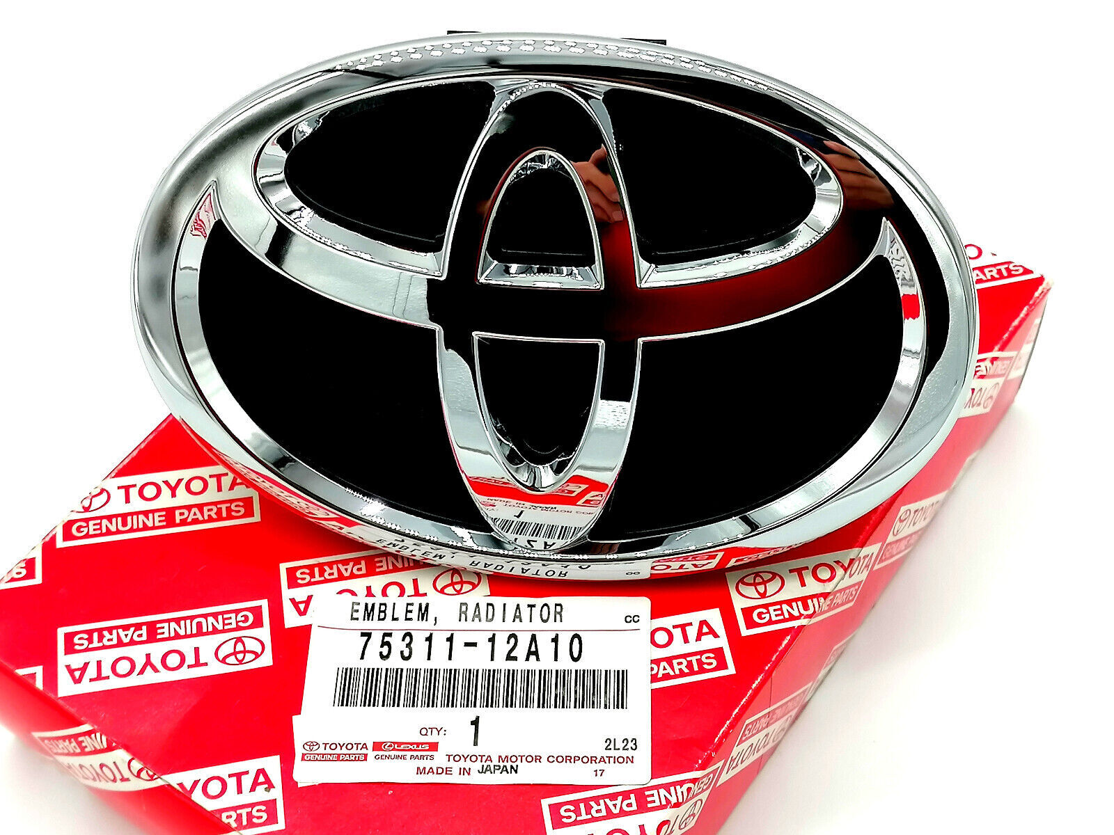 75311-12A10 NEW GENUINE FRONT GRILLE EMBLEM FOR TOYOTA AURIS 06.2007 ...