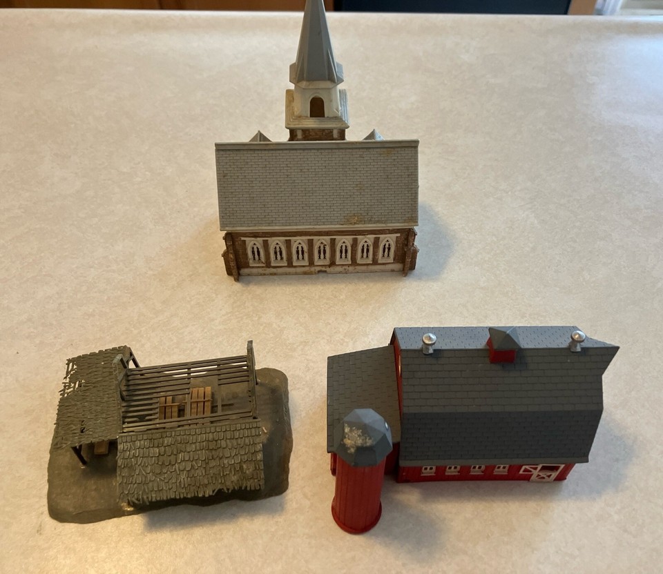 Vintage HO Train Buildings & Accessories 14 Pieces Sold AS IS | eBay