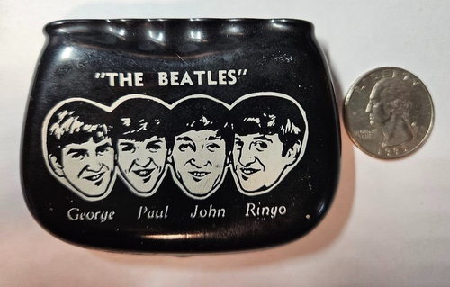 BEATLES VINTAGE 1964 RUBBER SQUEEZE COIN CHANGE PURSE + 20 BEATLES ...