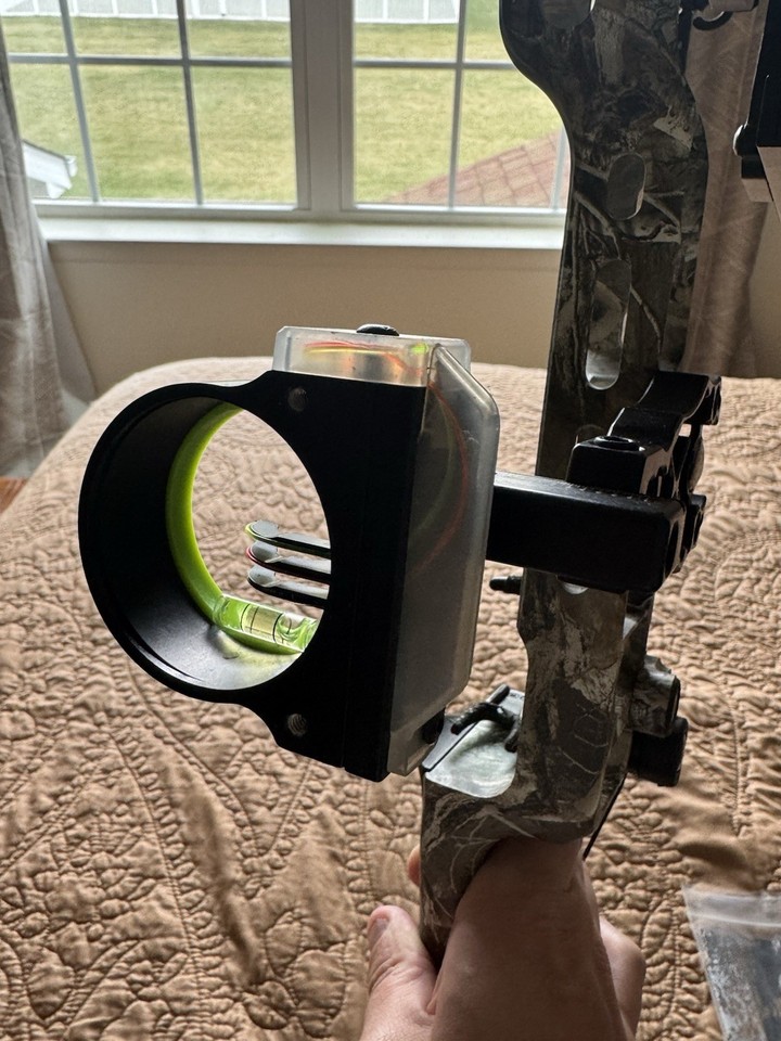 Mathews VXR 28 Realtree Left-Handed with Rest, Sight, Stabilizer, And ...