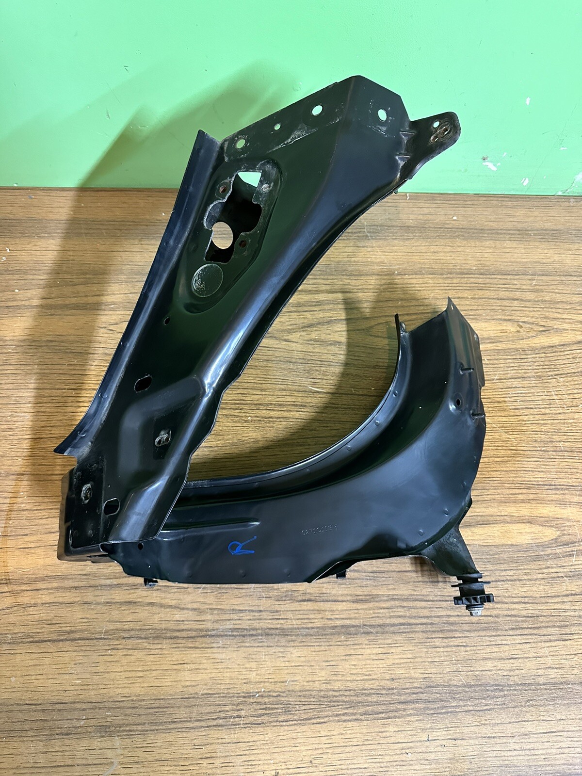 2006-2012 Mercedes GL450 GL550 Right Front Headlight Support Bracket ...