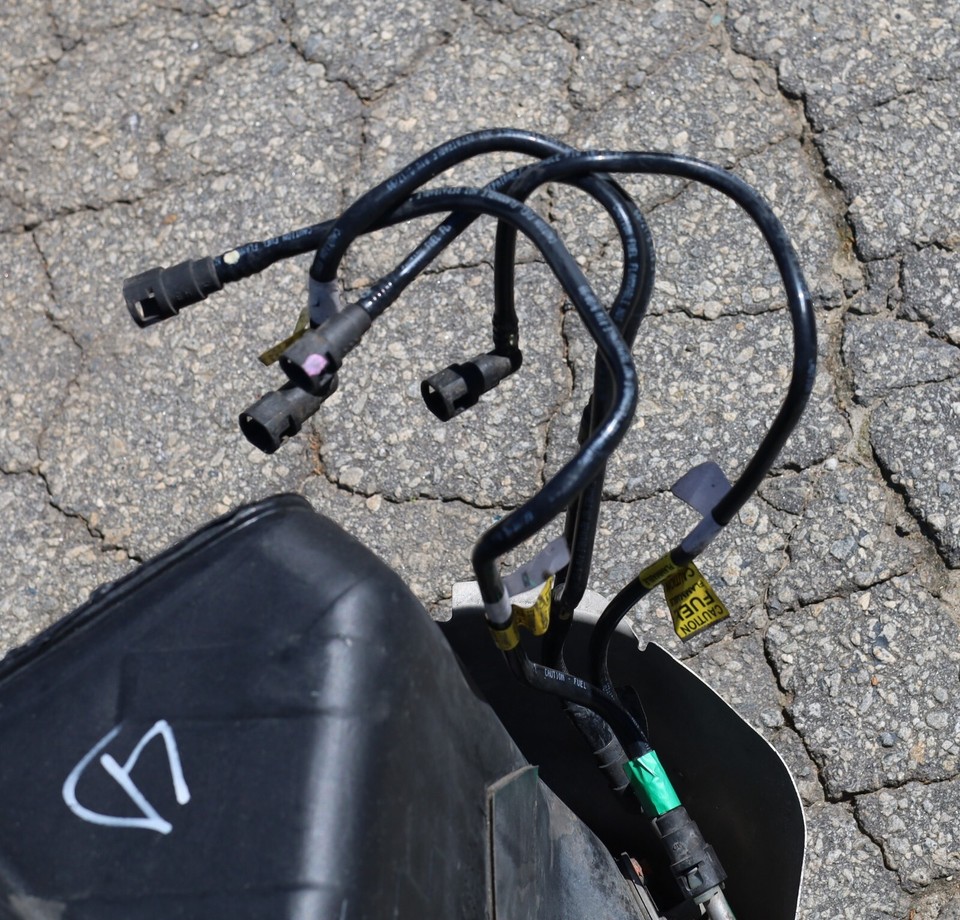 2000 Chevrolet Corvette C5 Left Right Fuel Gas Tanks Set w/ Crossover ...