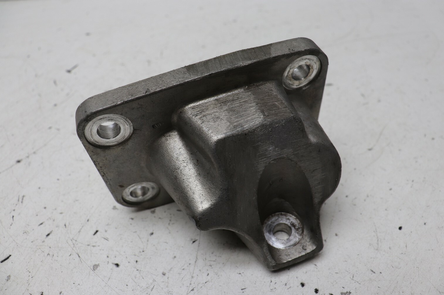 Aston Martin DB9 2005 V12 Engine Mount Bracket RHS 4G43-6030-AA J136 | eBay