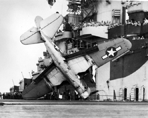 Curtiss SB2C-3 Helldiver crash landing USS Hancock 8x10 WWII Photo 813 ...