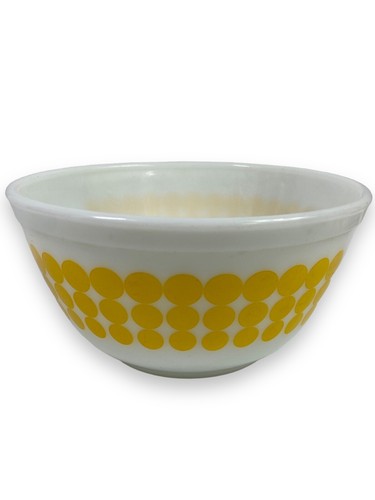 Vintage PYREX 402 Yellow Polka Dot Nesting Milk Glass Mixing Bowl 1.5 ...