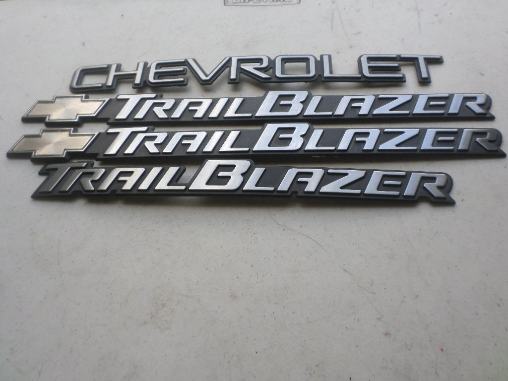 02-04 Chevy TrailBlazer Emblem 15998983 Logo 15126056 Sticker 15185711 ...