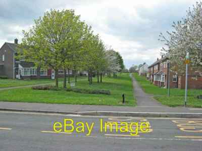 Photo 6x4 Housing at Chilton An example of the Radburn principle. Front ...