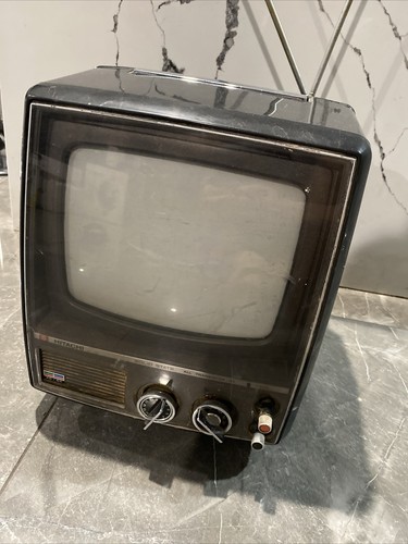 Hitachi CU-110 Solid State TV - uhong