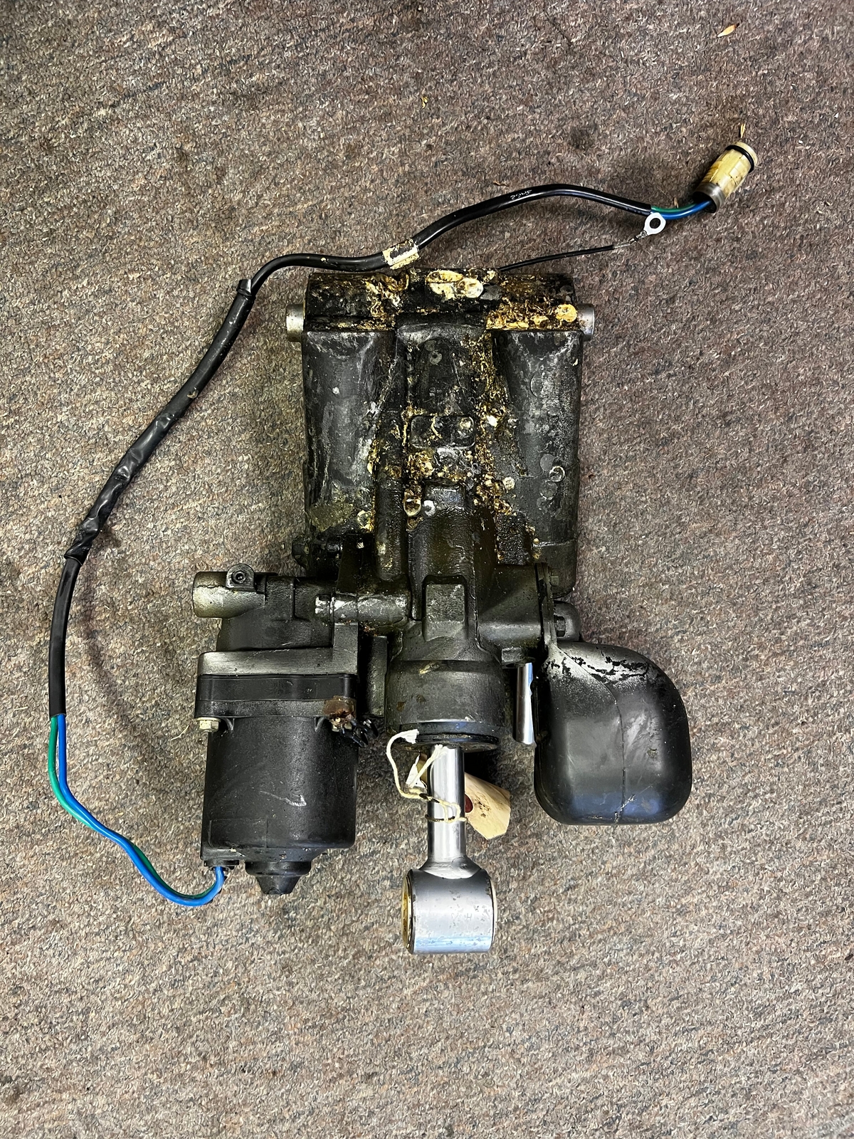 Suzuki DF150 150hp outboard SHOWA tilt trim unit | eBay