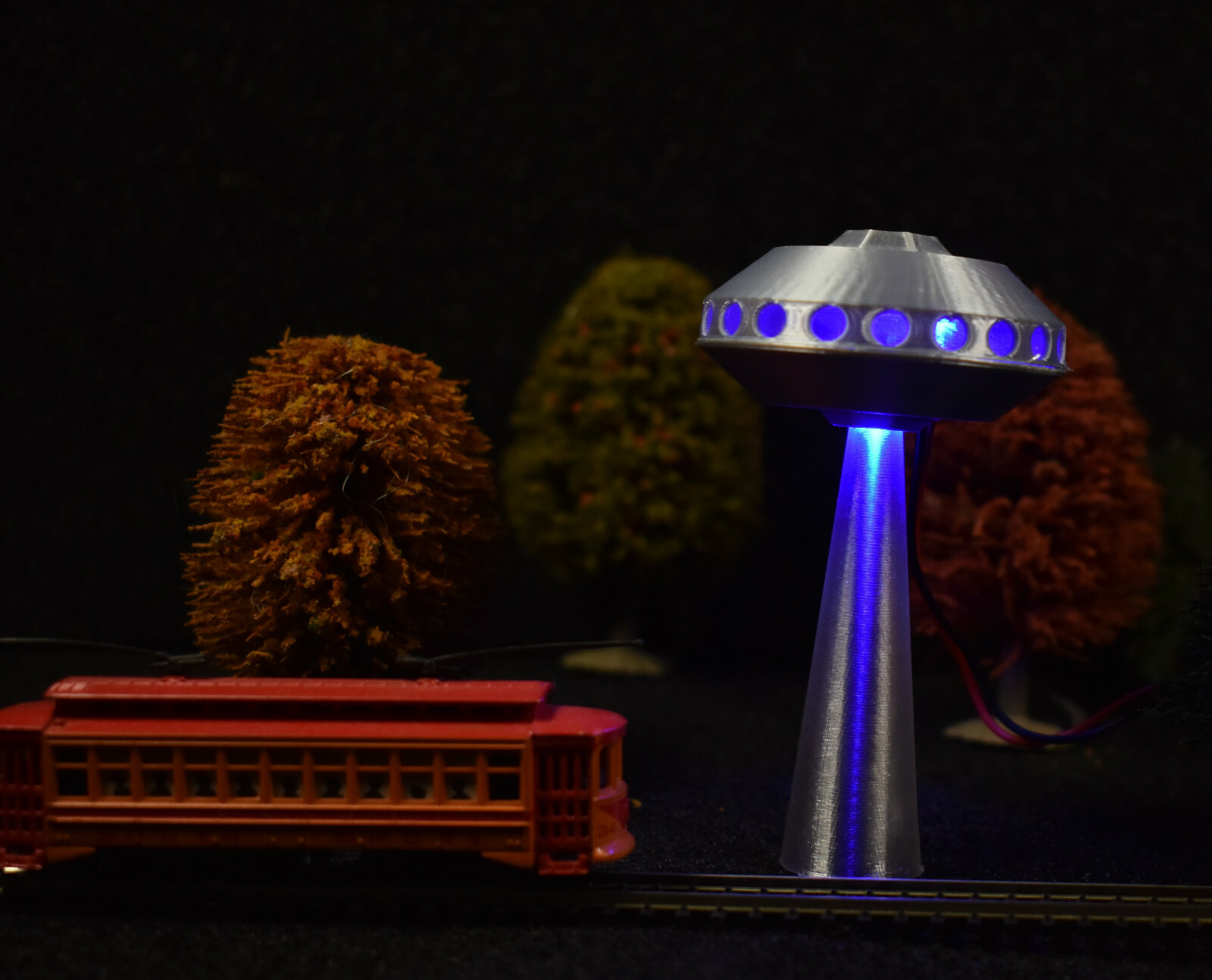 N Scale Trains UFO Flying Saucer With Abduction Blue Laser Beam | eBay