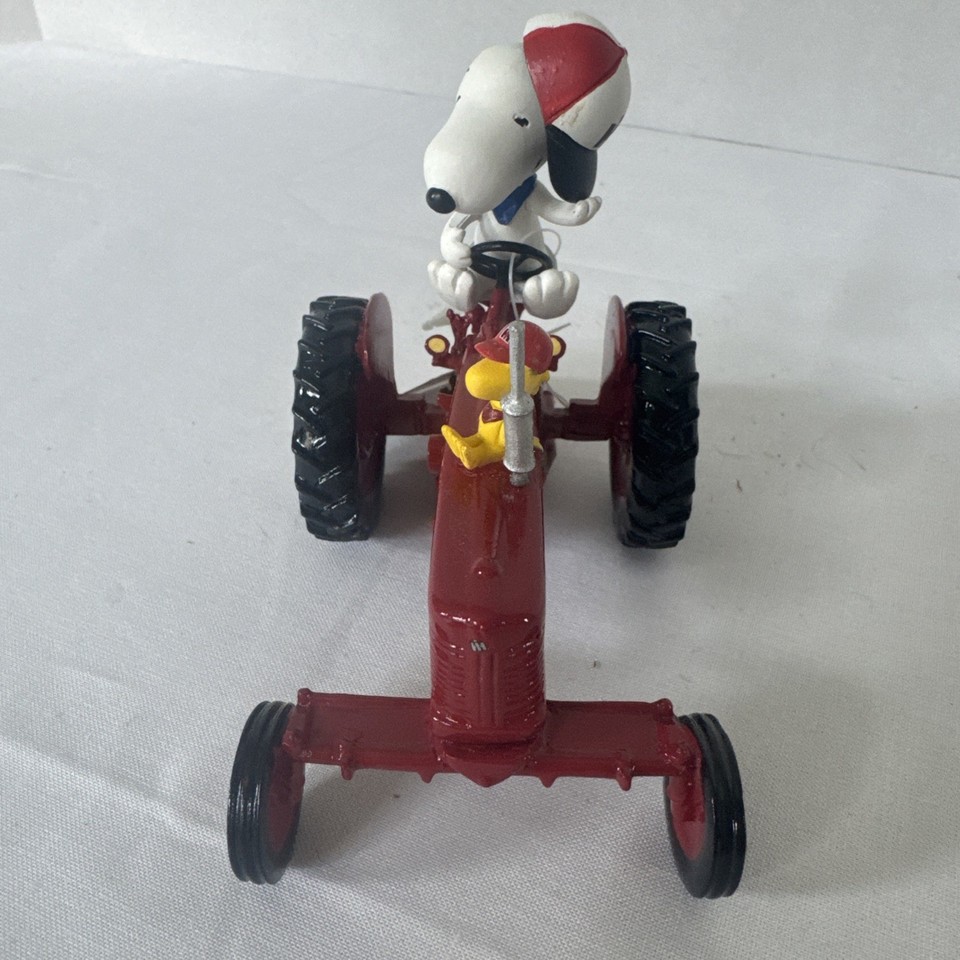 Farmall Tractor Hamilton Collection Peanuts Snoopy “ A Hearty Hello ...