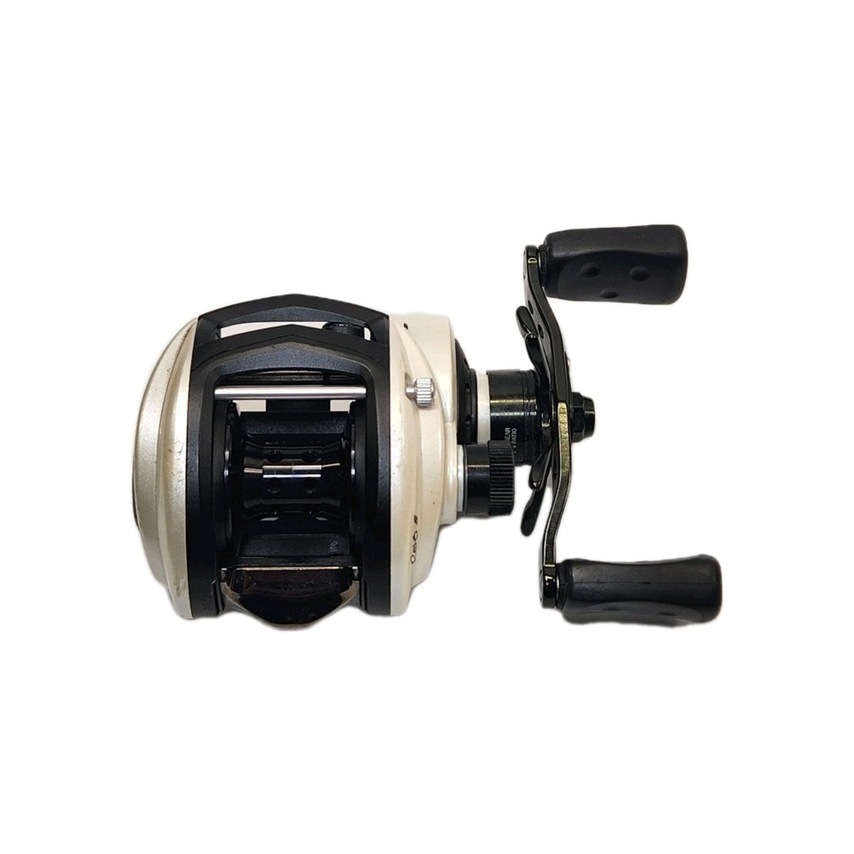 Abu Garcia Revo S Baitcaster Right-hand Retrieve / 8 BB / White / EUC+ ...