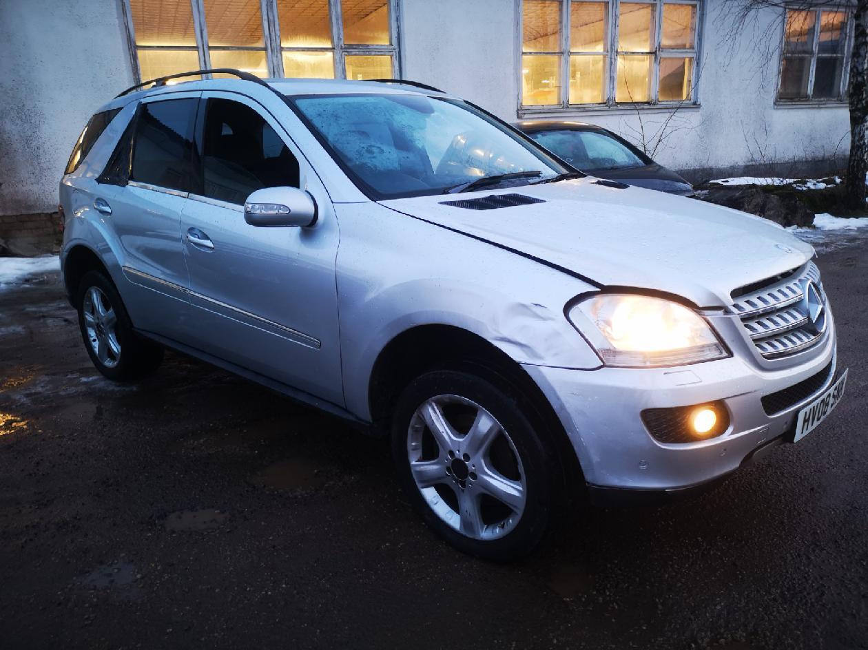 a1648100210 Sun Visor, With Light and Mirror and Clip for Merced ...