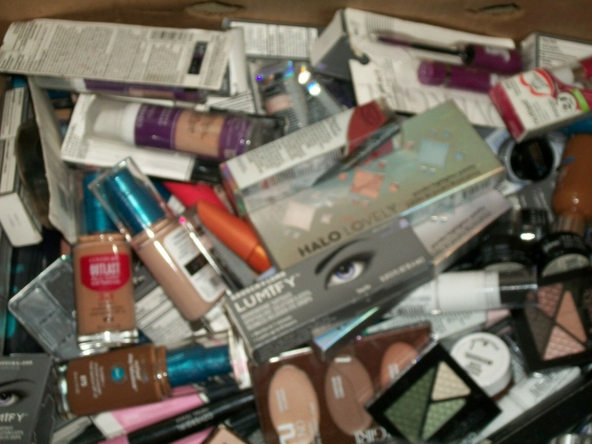 Pile Of Makeup | Saubhaya Makeup