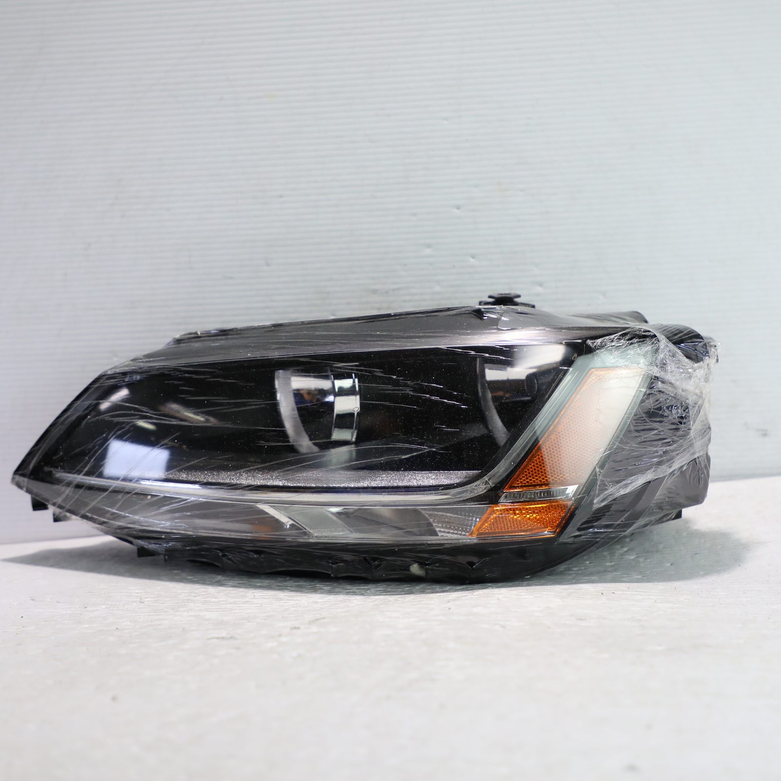 VW Volkswagen Jetta 2017 Right Headlight Headlamp Assembly OEM ...