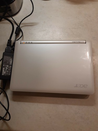 Acer Aspire one series ZG5 10.1" screen, Intel Atom Processor n270, 512 ...
