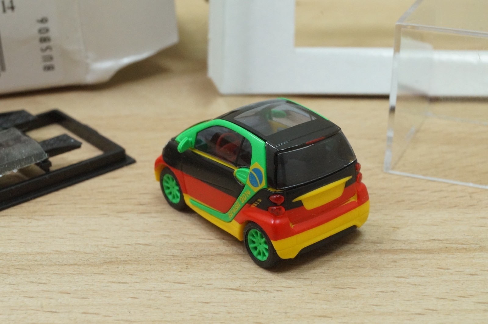 Busch 46204 Mercedes Benz Smart auf Hebebühne " Fußball 2014 " 1:87 (S1 ...