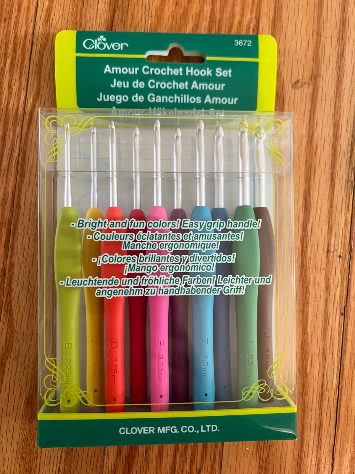 CLOVER Amour Crochet Hook Set 10 Sizes Comfort Grips, Fun Colors! #3672 ...