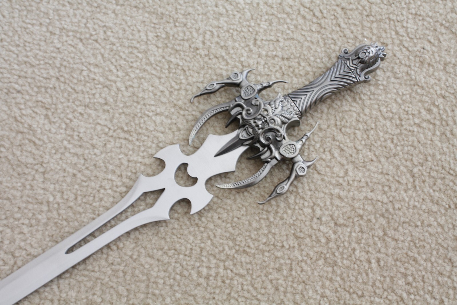 S0344 GOD OF WAR I KRATOS CHAOS SWORD PERFORATED SHINY BLADE W/ TABLE ...