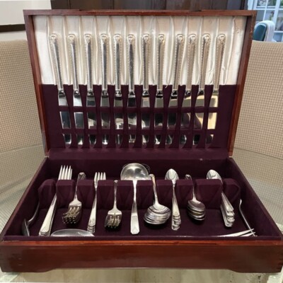 Oneida Prestige Silver Plate Vintage 1945 Bordeaux 81-Pc Flatware Set ...