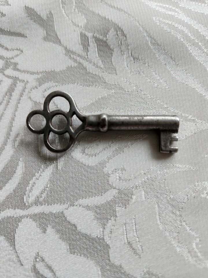 Antique Ornate Open Barrel Skeleton Key- 2 Inches long, 3mm hollow ...