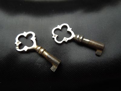 N233 ANTIQUE SILVER KEYS RARE VERY EARLY SEE DESCRIP | eBay