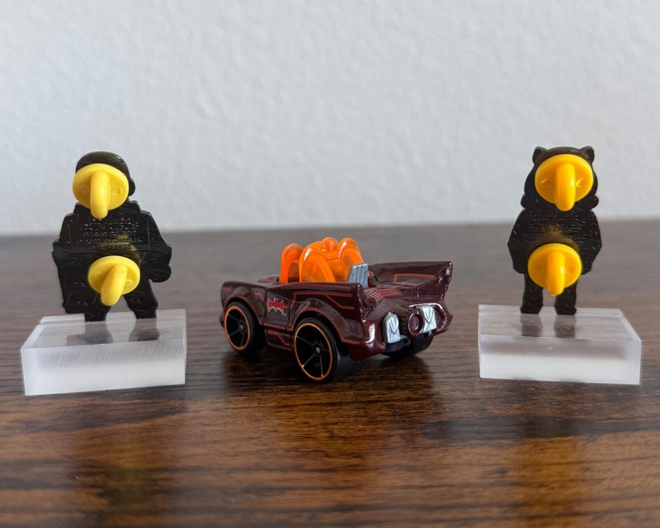 DC Batman '66 TV Series Mr Freeze & Catwoman Pins, Stands & Hot Wheels ...