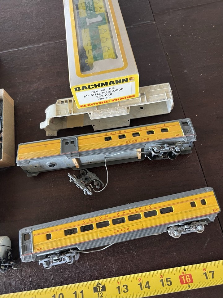 Lot A of Vintage HO Model Train Cars | eBay