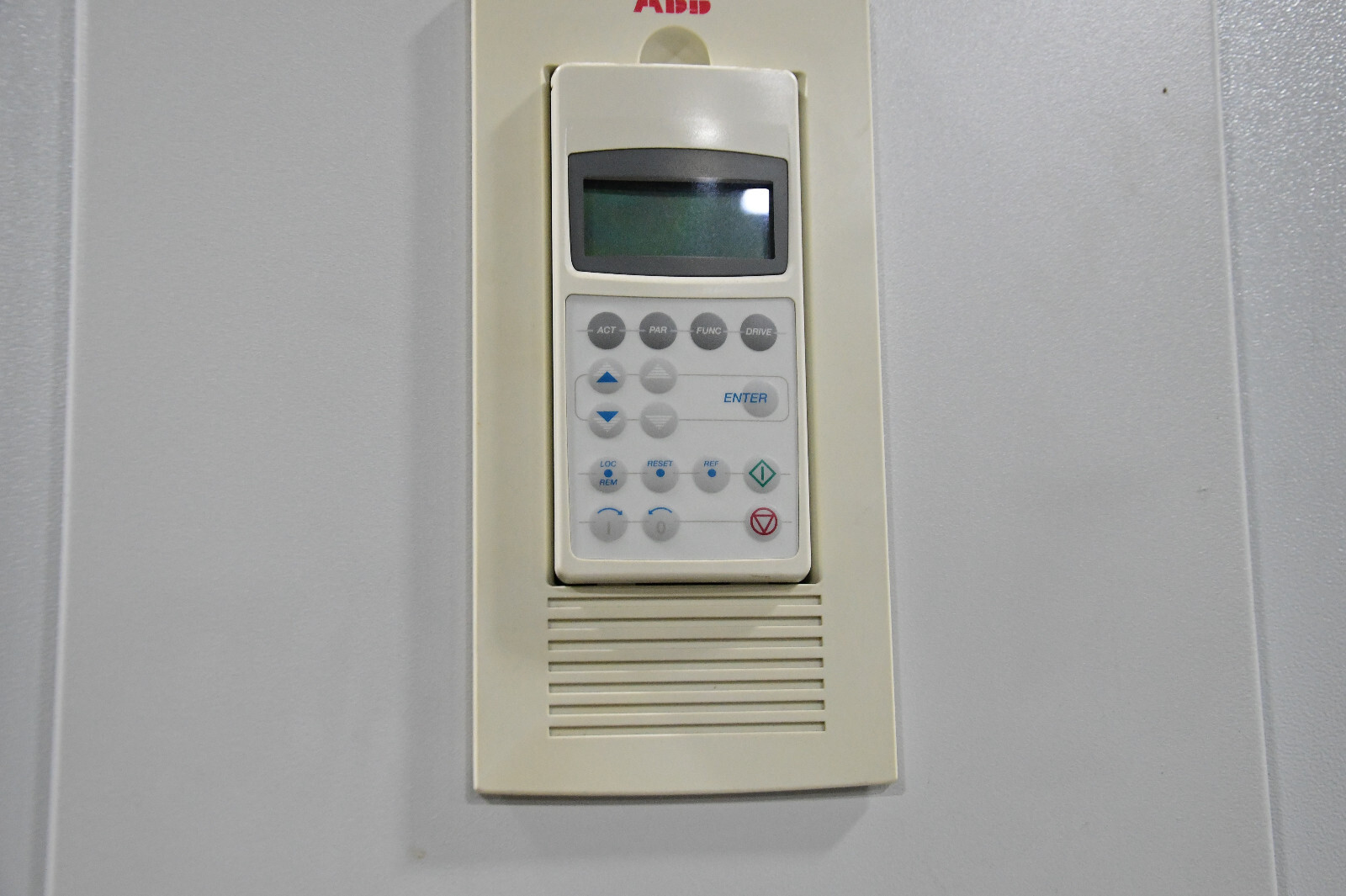 ACS800-U4-0300-5+E210+P901 ABB 361A 460V 300HP ACS800 Enclosed VFD 8335 ...