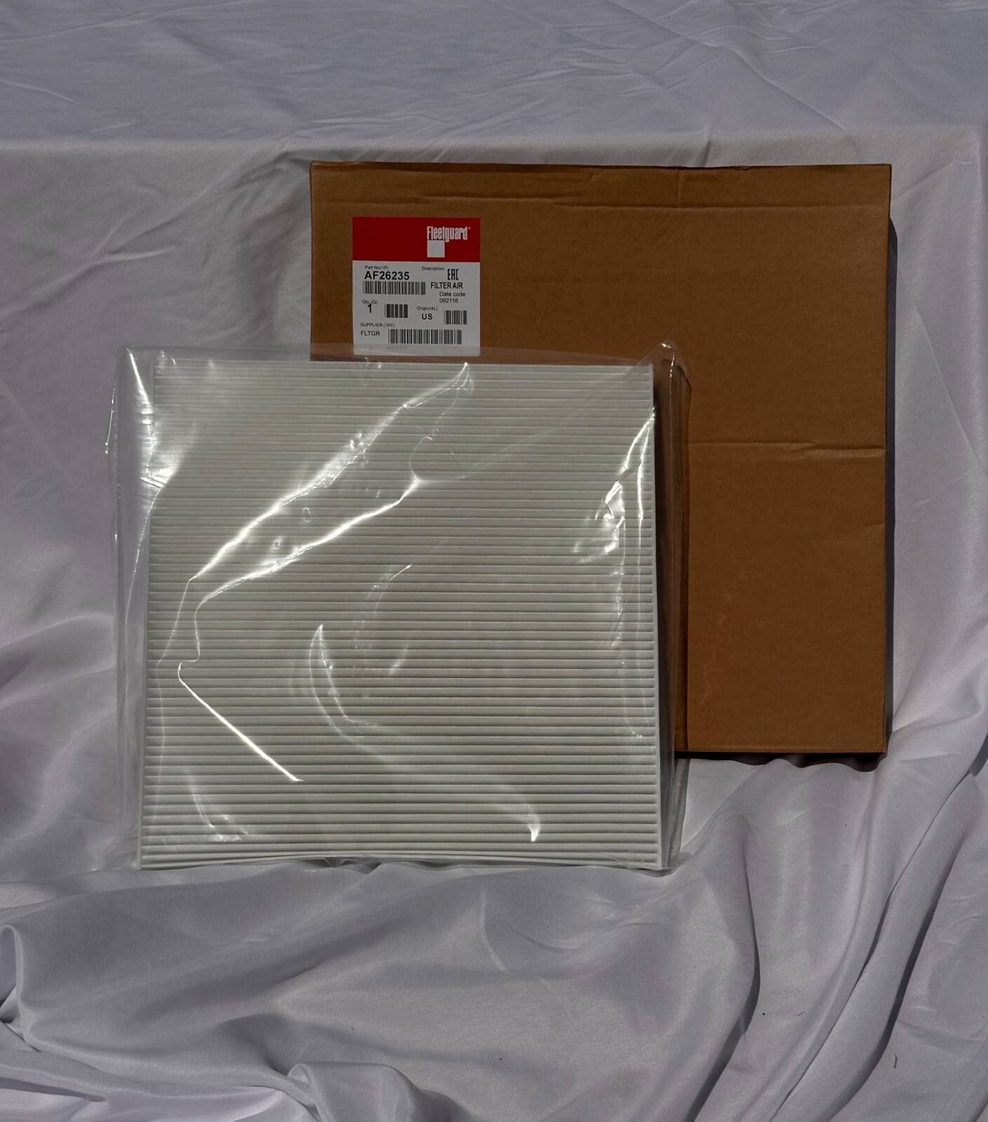 FLEETGUARD AF26235 - Air filter cross reference