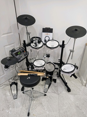 Roland TD-8 V-Drum electronic drum kit with mesh heads kick pedal and ...