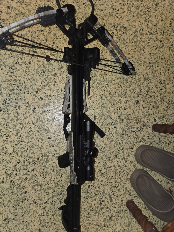 Center Point Sniper Elite 370 Crossbow With 9 Arrows | eBay