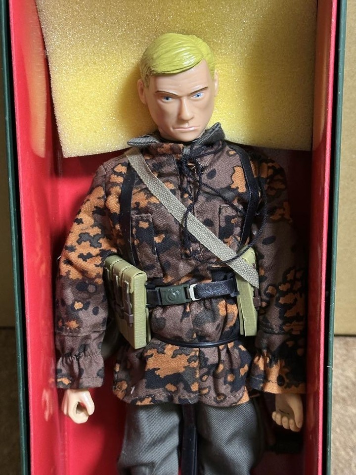 military Kowalt Elite Brigade WWII German Soldier Figure MP40 Missing ...