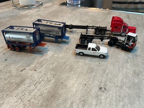 HO CN Container Yard Tractor, w. Trailers, Containers & Peterbilt ...