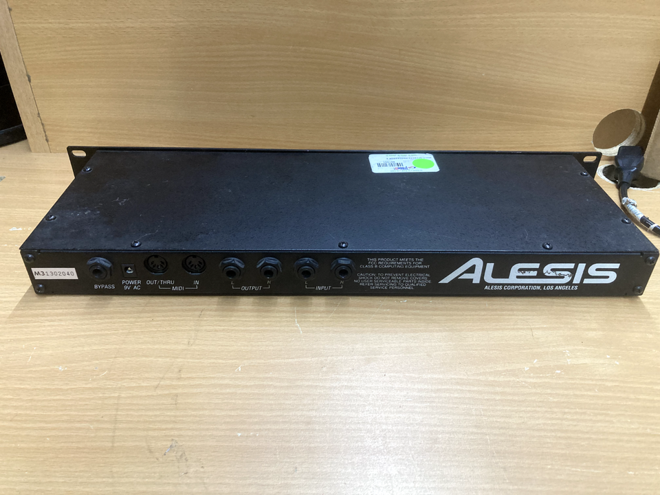 Alesis Midiverb iii 16 bit Simultaneous Multi-Effects Processor (no ...