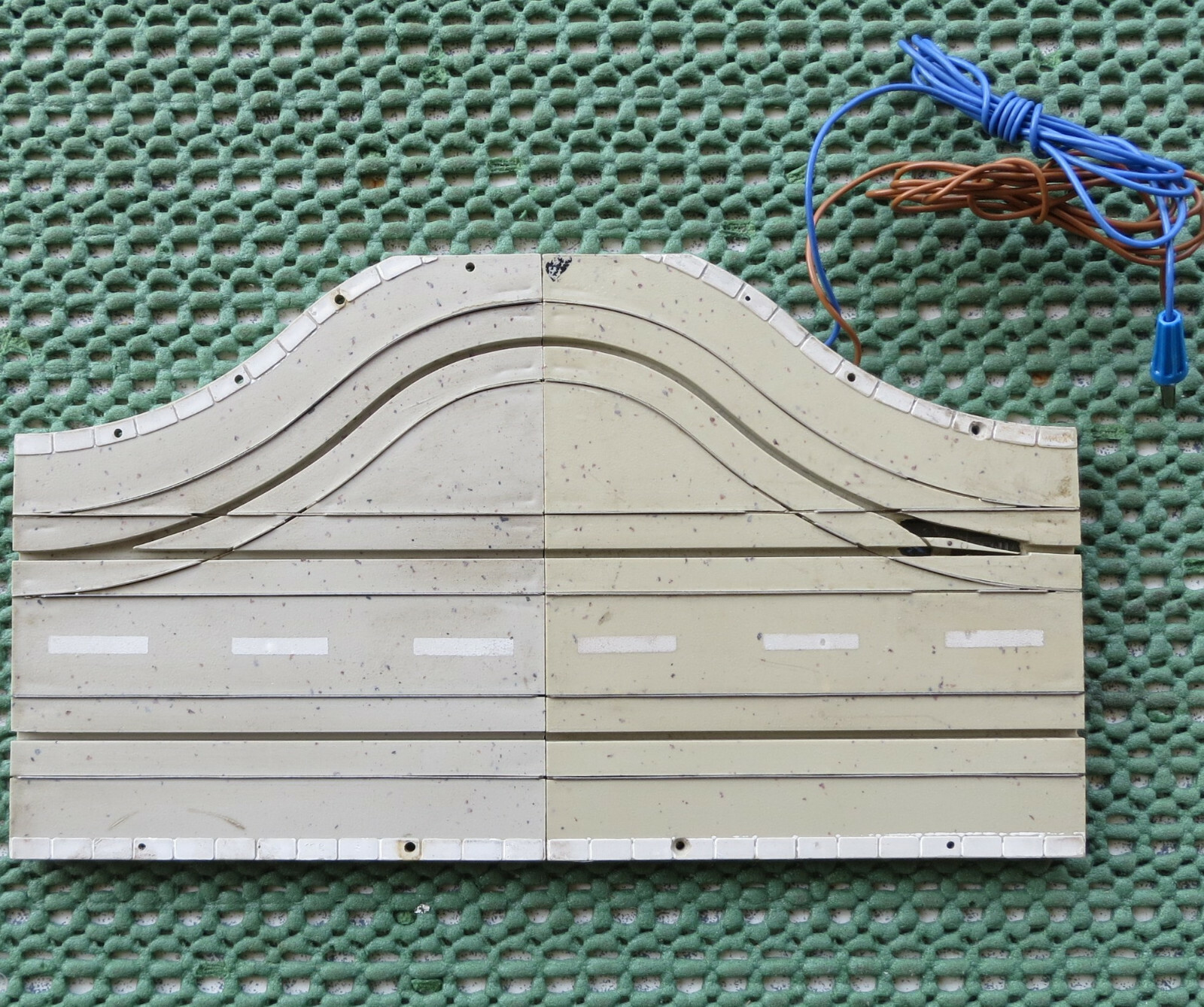 Faller AMS 4710 - Junction 2-lane/1-lane, for hobbyists #110120 | eBay