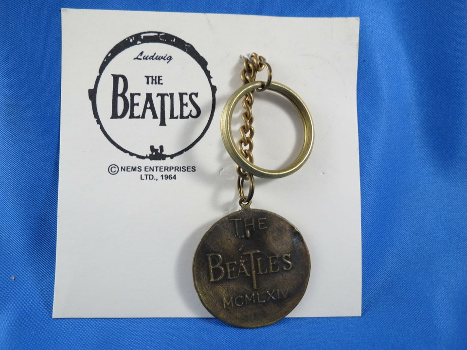 THE BEATLES 1964 KEY CHAIN coin JOHN LENNON VINTAGE REPRO NEMS GEORGE ...