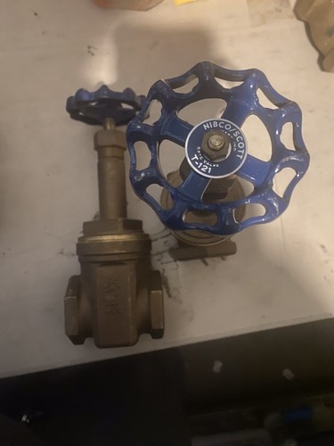 2 - New Nibco/Scott T-121. 1 1/4" Threaded Brass Gate Valve (200 WOG ...